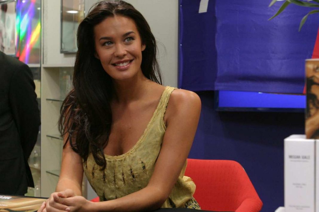 Ricordate Megan Gale? Era la donna più amata dagli italiani, com’è e ...