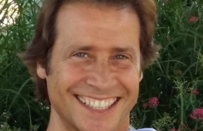 Ti ricordi di Mirko dei Beehive? Ha ancora migliaia di follower, ecco ...